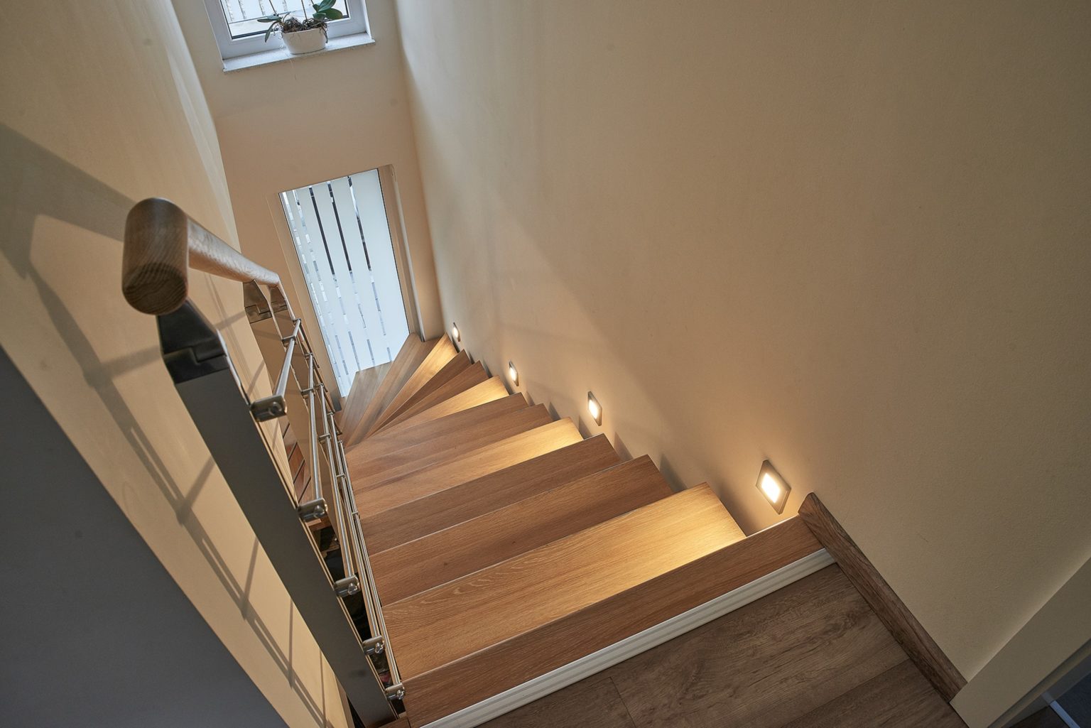 Treppenbeleuchtung planen - die richtige Lampe auswählen